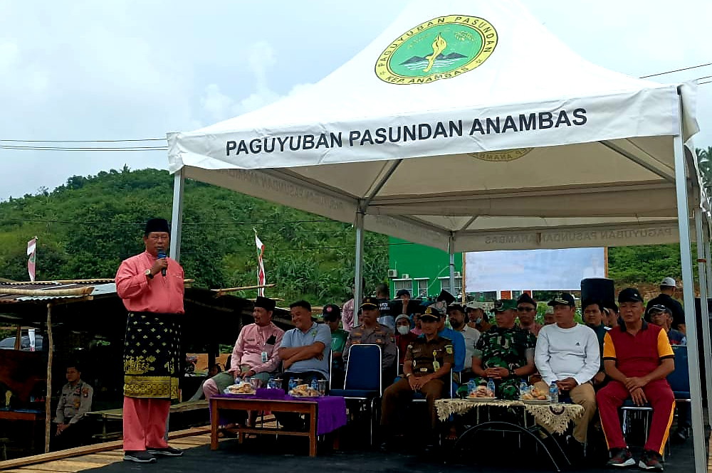 Bupati Kepulauan Anambas Buka Resmi Turnamen Sepakbola Pasundan Cup 2022 - kabarterkini.co.id