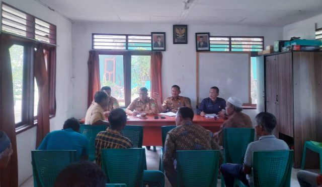 Diduga Lahan Garapan Warga di Jual Kades, Ketua BPD Cemaga Gelar Rapat ... Diduga Lahan Garapan Warga di Jual Kades, Ketua BPD Cemaga Gelar Rapat ...